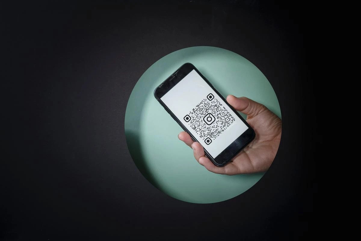 QR Code adalah: Fungsi, Jenis, Contoh, & Cara Membuatnya