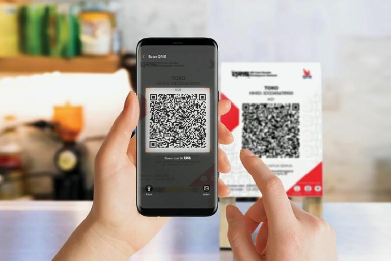QR Code adalah: Fungsi, Jenis, Contoh, & Cara Membuatnya